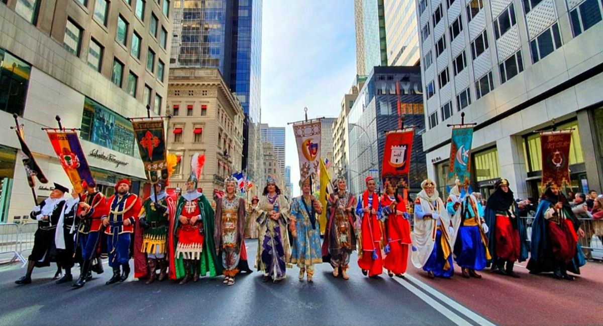 El desfile de moros y cristianos por Nueva York | La Tinta de Almansa