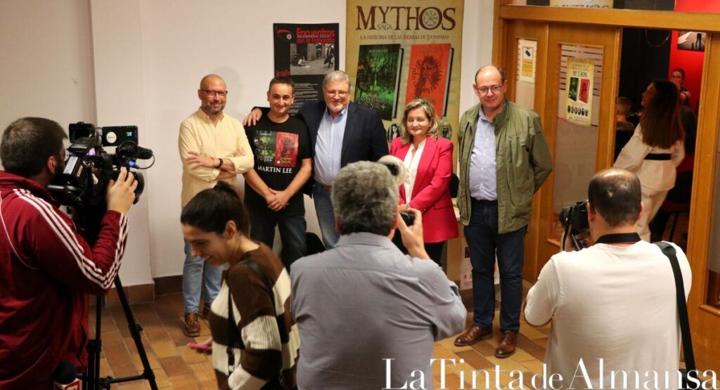 Martin Lee presentó «Hanne y Gleomer» con la sala roja de Casa de ...